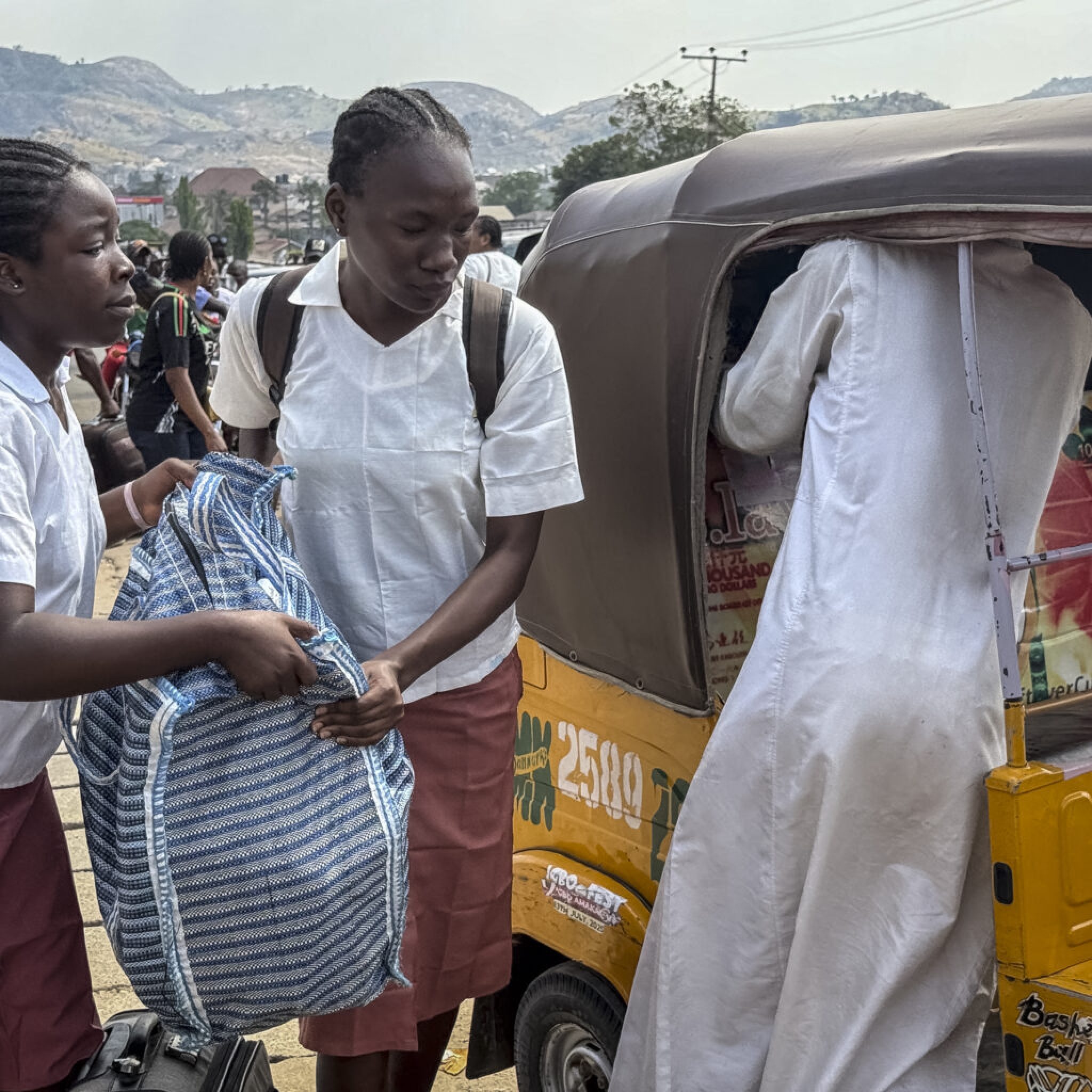 In Nigeria, Parents rush to get their kids out of the Federal ...
